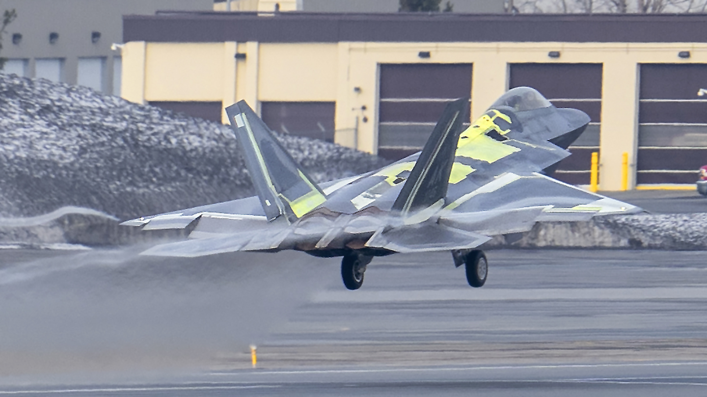 F 22 Raptor Crash F 22 Raptor: The Air Force Has An Unpleasant Call To
